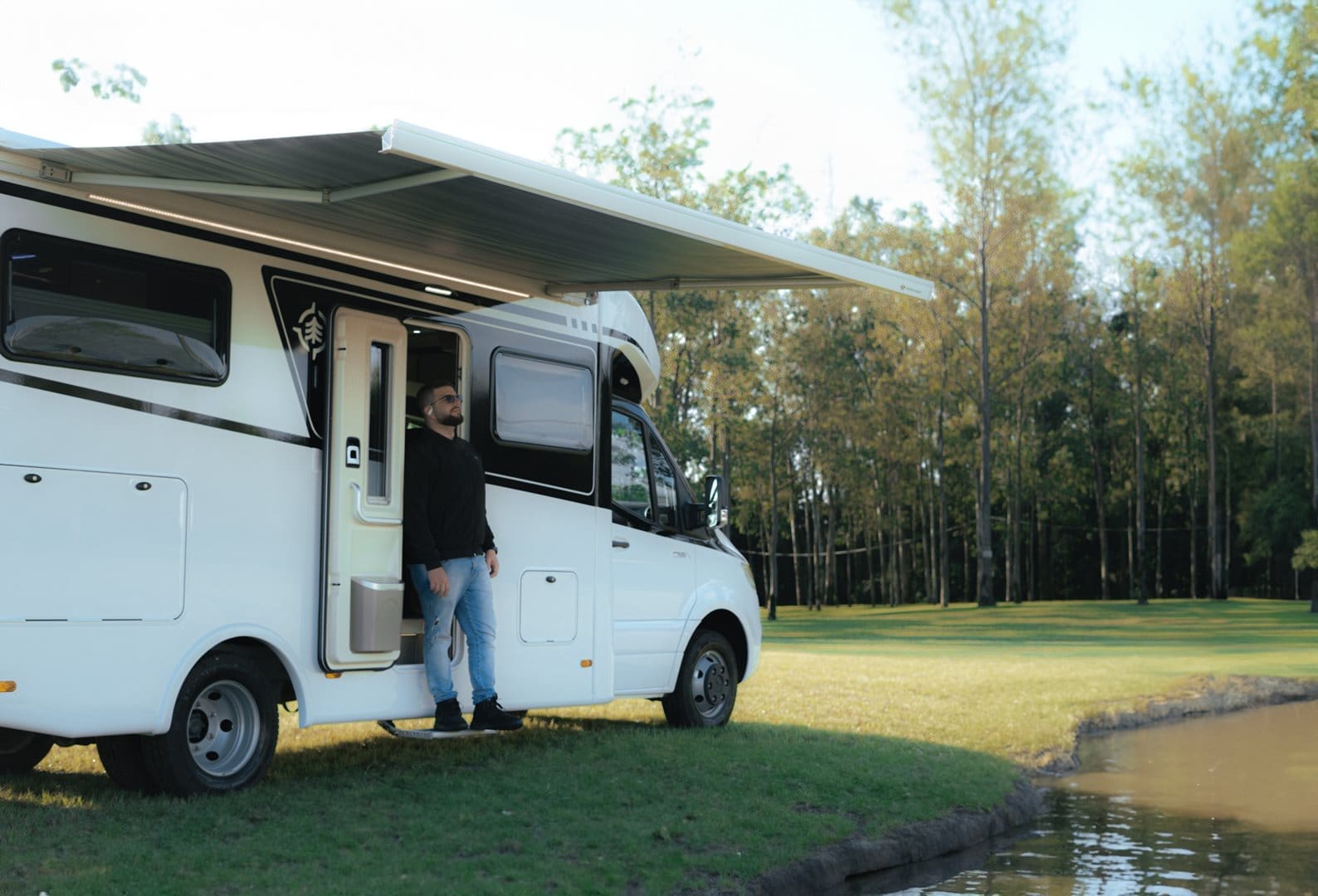 Motorhome Outside | Neway